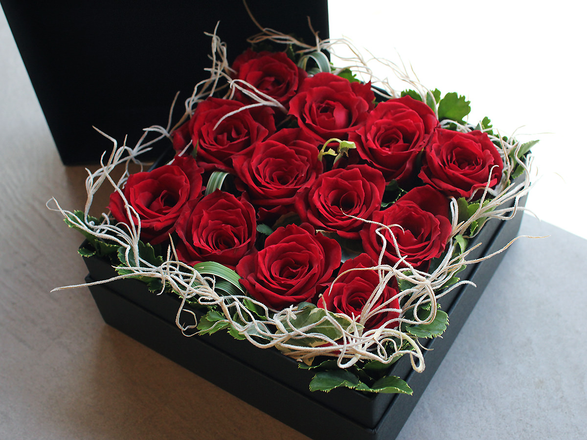 ダーズンローズボックスアレンジメント - K's flower novo