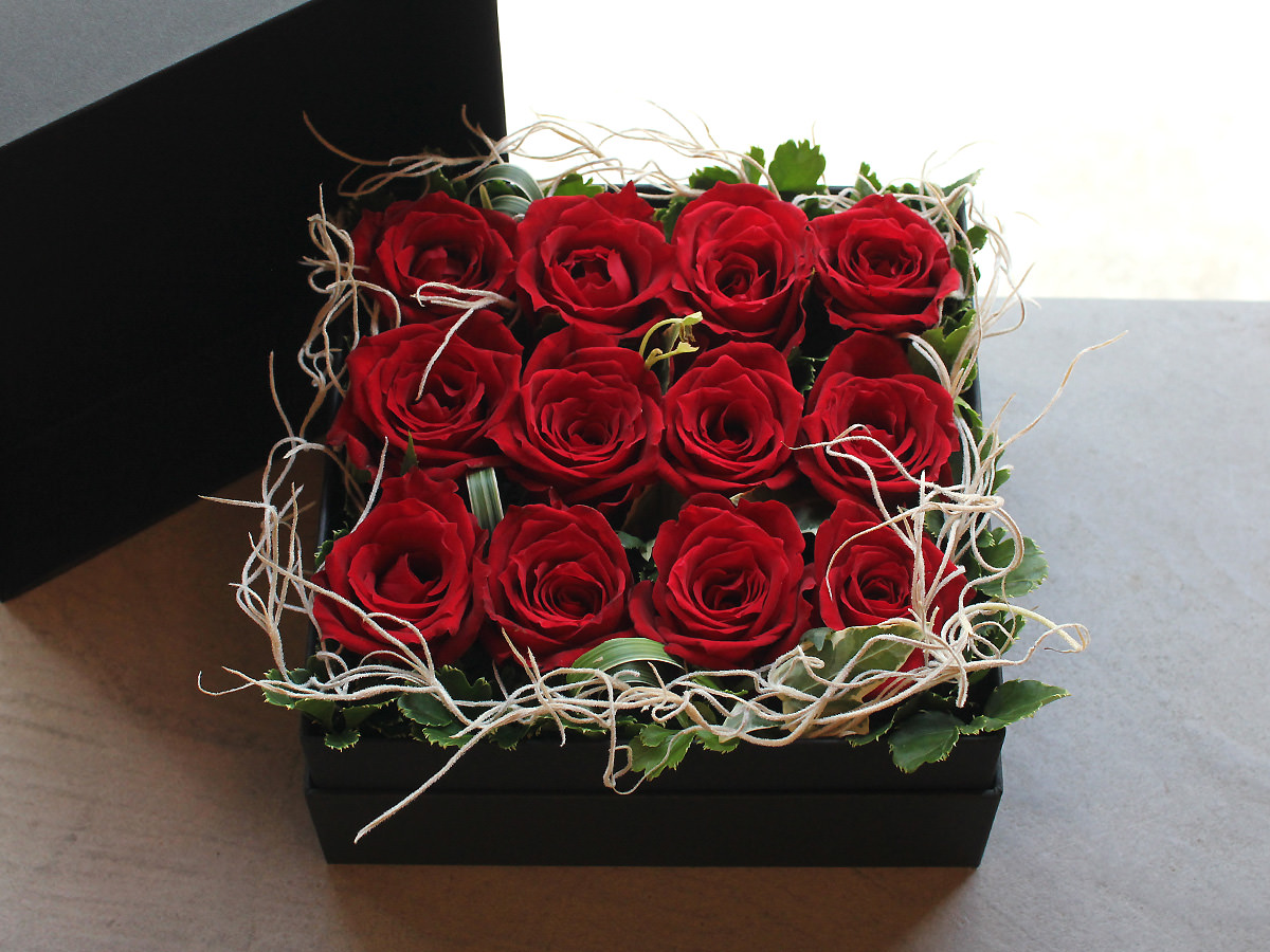 ダーズンローズボックスアレンジメント - K's flower novo